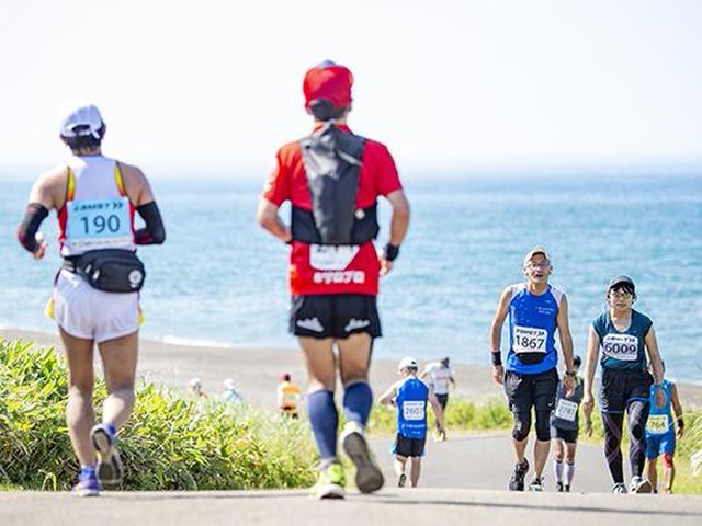 サロマ湖100kmウルトラM 男子は板垣辰矢選手が6時間25分52秒、女子は藤澤舞選手が7時間32分50秒で優勝（RUNNET）