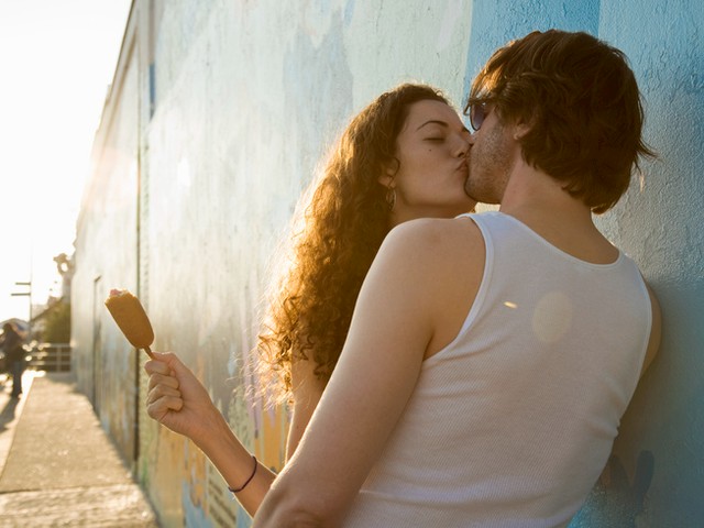 寸止めにドキッ…男性が惚れ直す「ピュアなキステク」（ananweb）