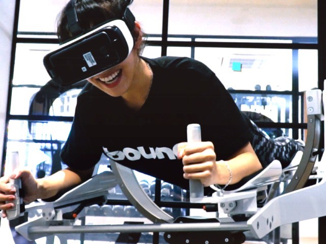 中田クルミがVRを使った最新フィットネスマシンにトライ！（bouncy）