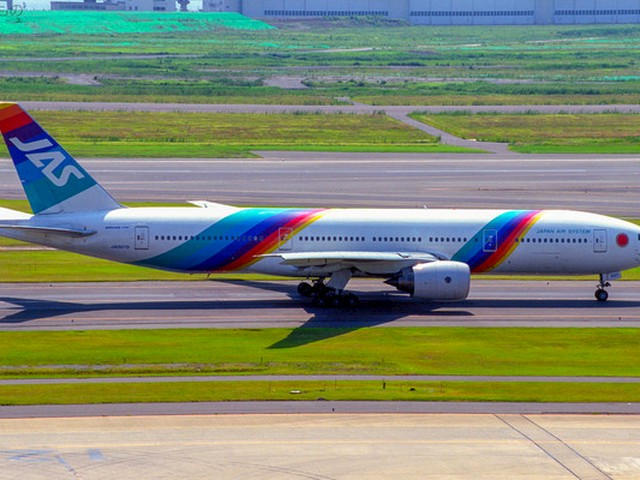 JALでいまなお現役 元JAS「レインボーセブン」見分け方は?（乗りものニュース）