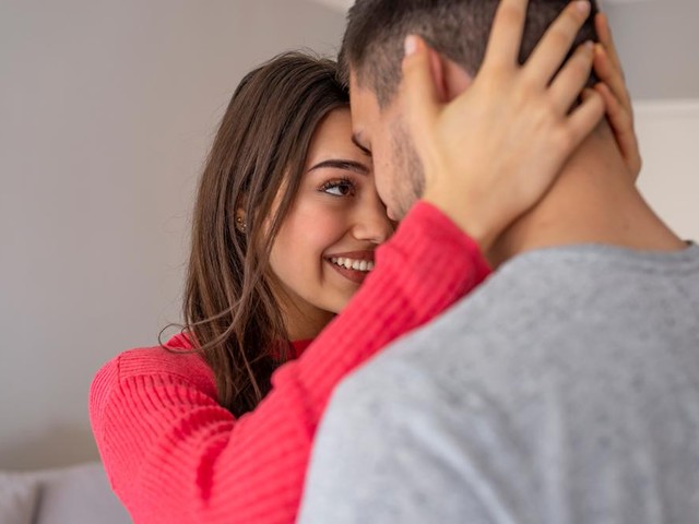 アソコの接触が…「純粋なハグ」と「下心のあるハグ」の違い5つ（ananweb）