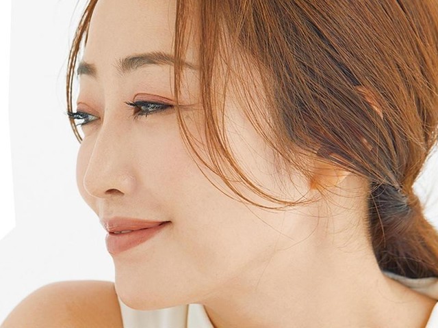 おでこ美人・神崎恵さん流【おでこが素敵に見えるヘアアレンジ】（BAILA News）