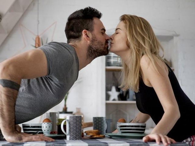 ずっと一緒だ… 男が離れたくない「安心できる女性」の特徴4つ（ananweb）