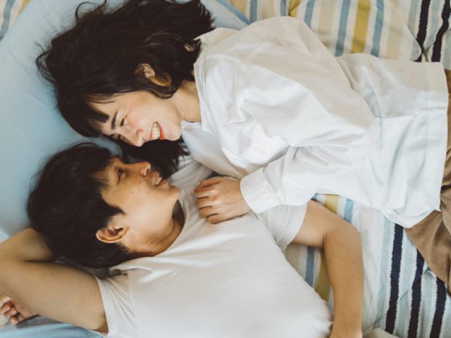 彼の上にまたがって…！ 男が興奮する「キス中のしぐさ」4選（ananweb）