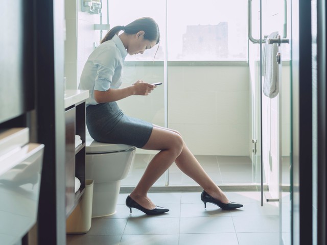 男性には絶対に言えない…！ 女性が「トイレでこっそりすること」3つ（ananweb）