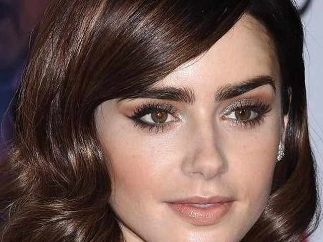 リリー・コリンズに学ぶ！ 劇的ヘアチェン＆前髪アレンジ（BAILA News）