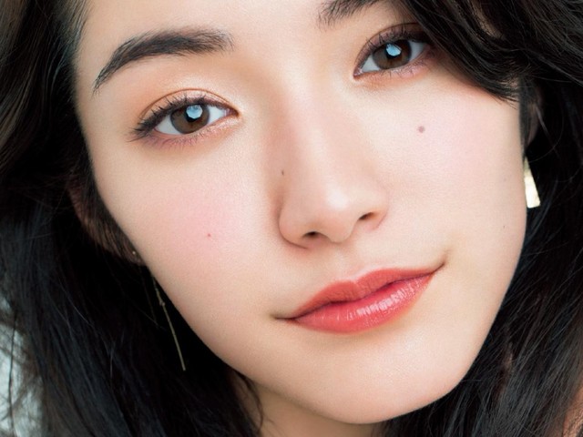 “イエローベース”さんに似合う、オレンジ＆ピンクリップ（MAQUIA ONLINE）