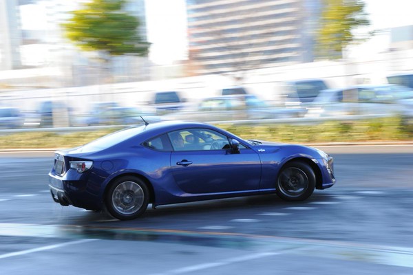 今どきのクルマは後輪駆動でもドリフトできないってホント？（WEB CARTOP）