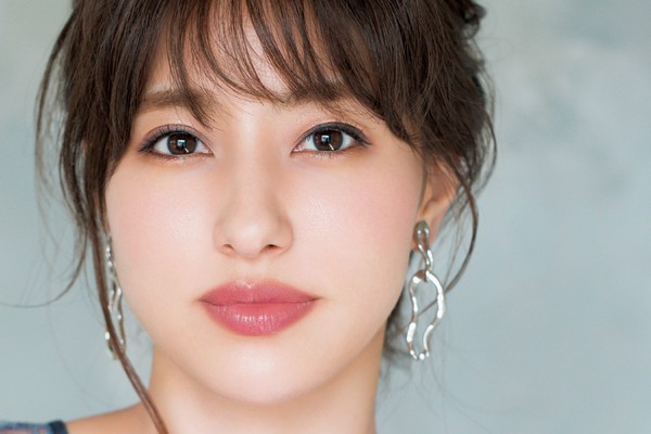 高橋里帆さんが神マッチング！ 「崩れたくない」「映えたい」を叶える新作ファンデ×6（MAQUIA ONLINE）