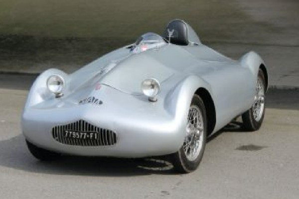 戦前のクルマ「Siata 500」があなたの手に⁉（Esquire（エスクァイア 日本版））