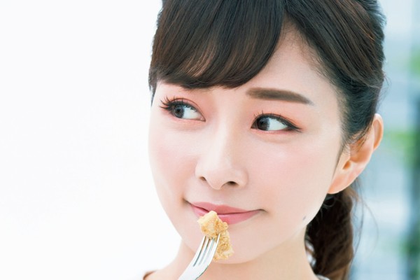 石井美保さんの“捨てる美容”生活に密着！ お肉も食べる、カラスの行水をやめるetc.……（MAQUIA ONLINE）