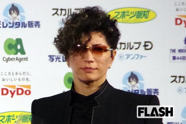 GACKT活動休止の裏で “仮想通貨トラブル再燃” の不安…LINEで苦情殺到、仕事仲間は「許せない」と激怒（SmartFLASH）