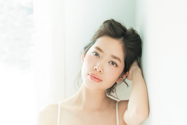 「バスト信仰」は衰退！？ あからさまな胸の露出に男性は引いている？（ananweb）