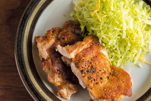 皮はパリパリ、身はしっとり…理想の「チキンソテー」は蓋をしない!!（ananweb）