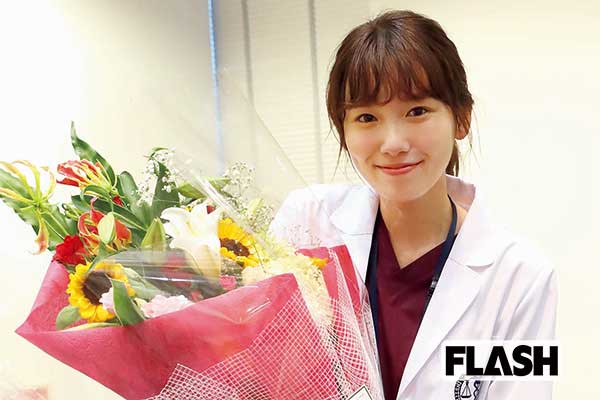 飯豊まりえ、『サイン』撮影終了に涙「チームの一員になれた」（SmartFLASH）