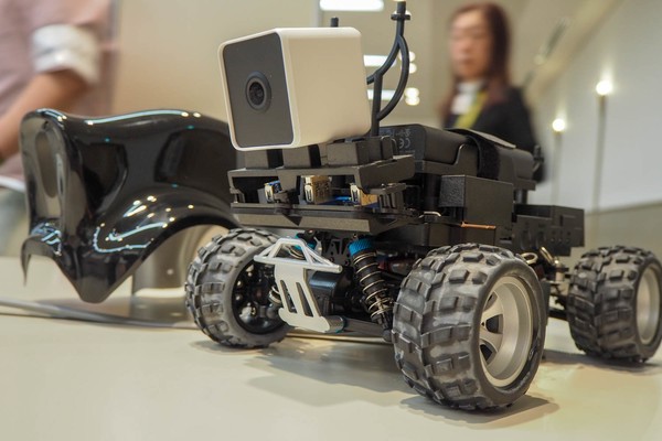 180分待ち！ AIロボットカー競技「DeepRacerリーグ」日本初開催、これは面白い【AWS Summit Tokyo 2019 ...
